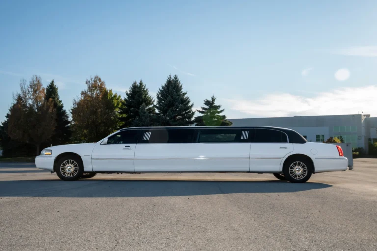 Lincoln Stretched Towncar - Total Eclipse Limousine Service
